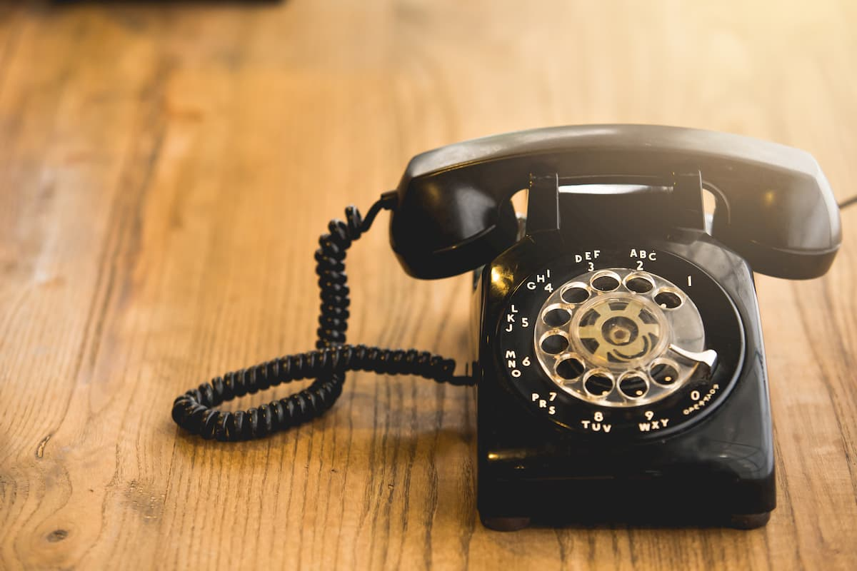 Traditional Phones vs VoIP: The Revolution You Need